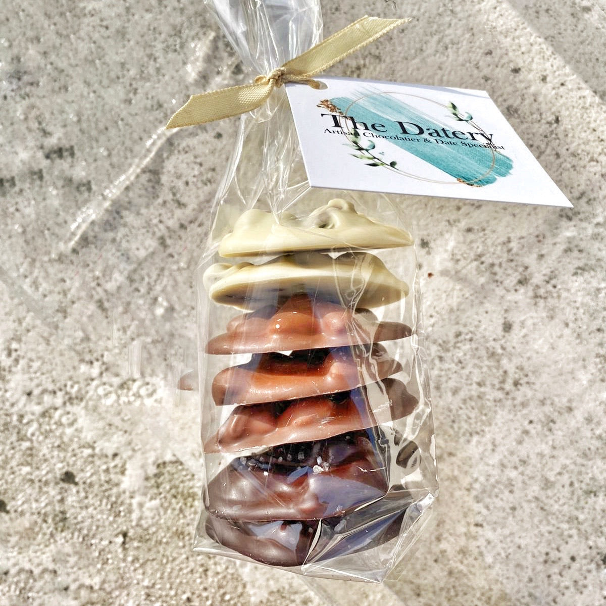 Chocolate Date Clusters (Milk, White or Dark Chocolate) – T H E D A T E R Y